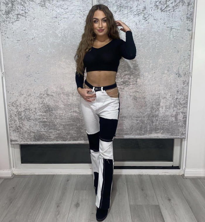 In love with these funky trousers :) - 9GAG