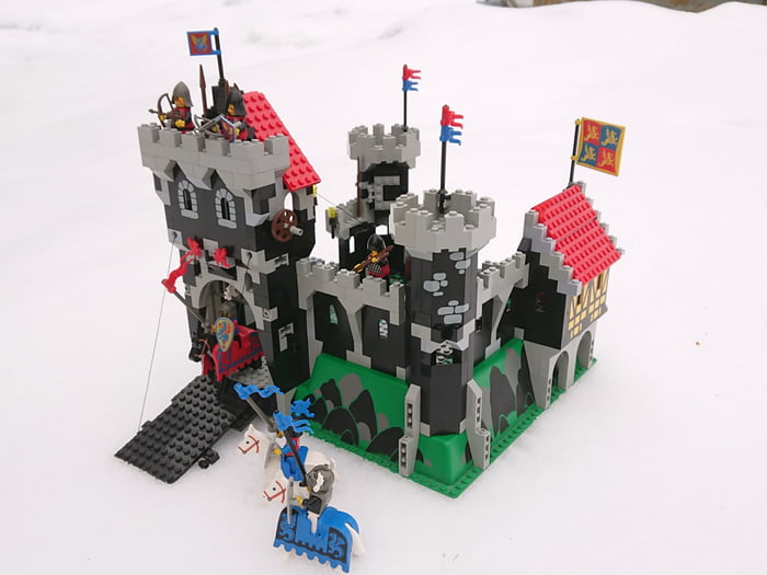Black Knight's Castle, one of my favorite lego castles. I plan to build ...