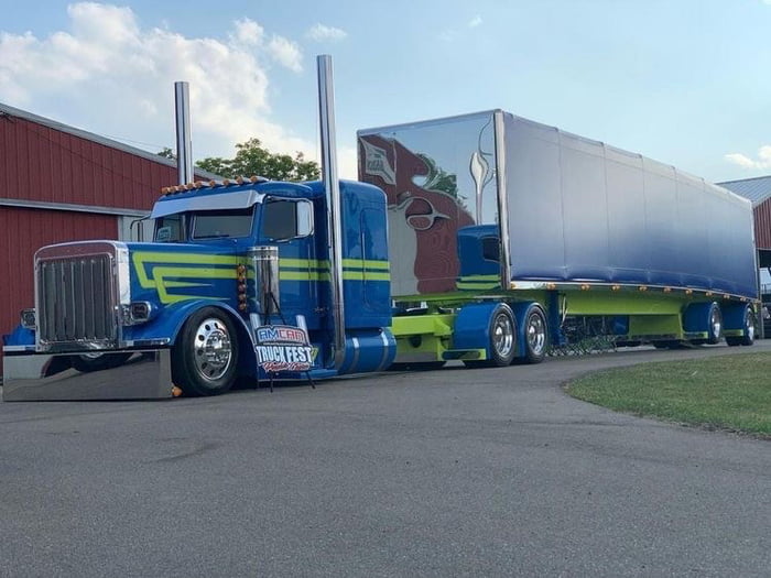 Custom Peterbilt working show truck - 9GAG