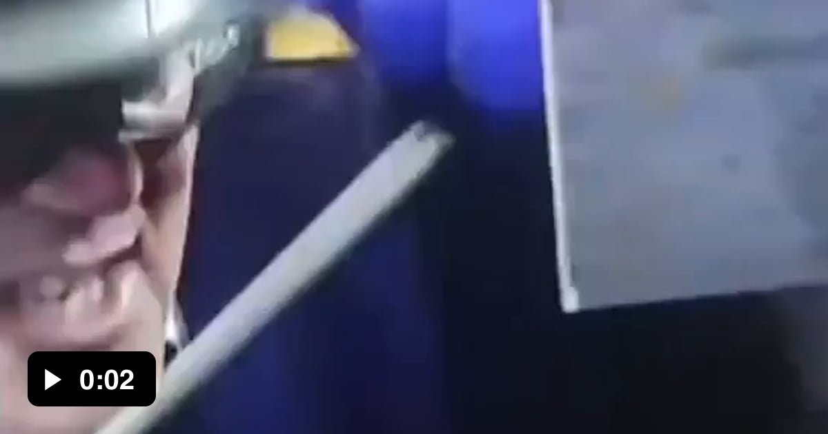 Australian Prime Minister Scott Morrison tries some welding - 9GAG