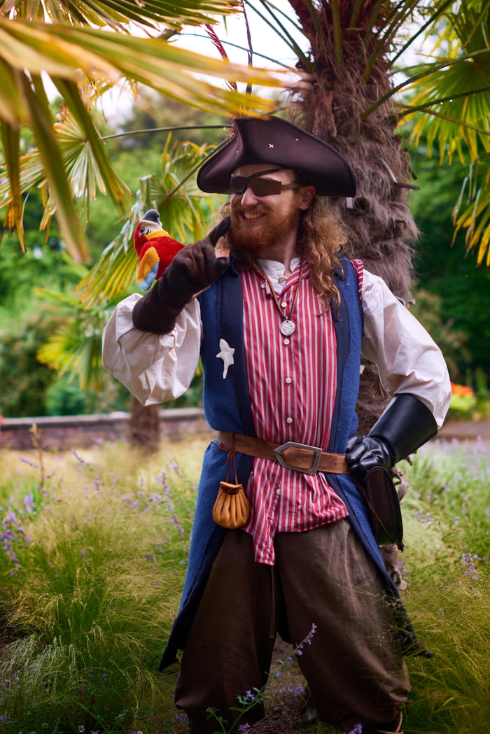 Capt'n Villads from the Dragon Prince (and Berto is there too) - 9GAG