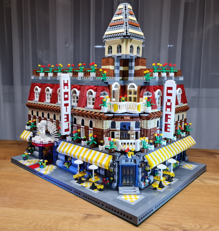 Lego Hotel MOC - 9GAG