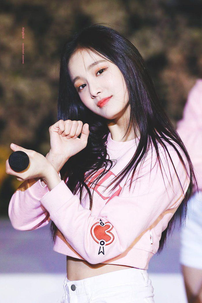 Yeonwoo - 9GAG