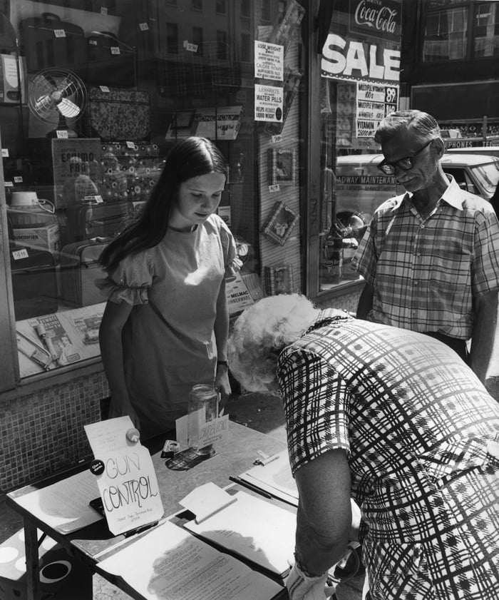 12th July 1968. Lisa Adams at her stall in Lexington Avenue, New York ...