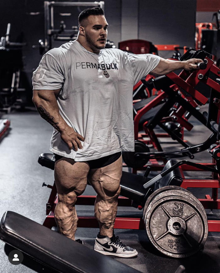 A bodybuilder with possibly too much muscle? - 9GAG
