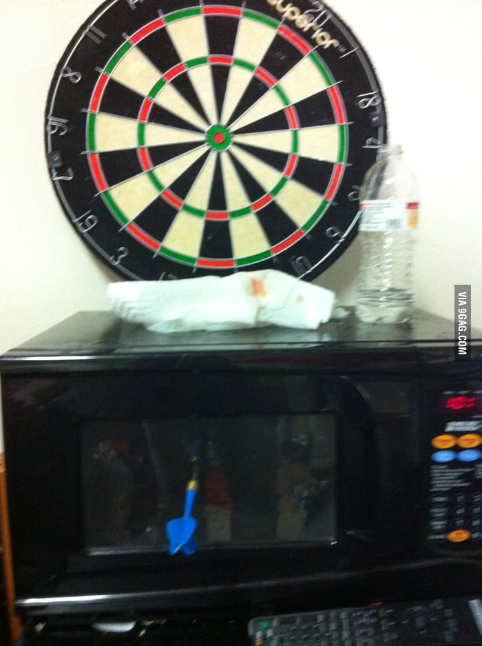 Dart fail. - 9GAG