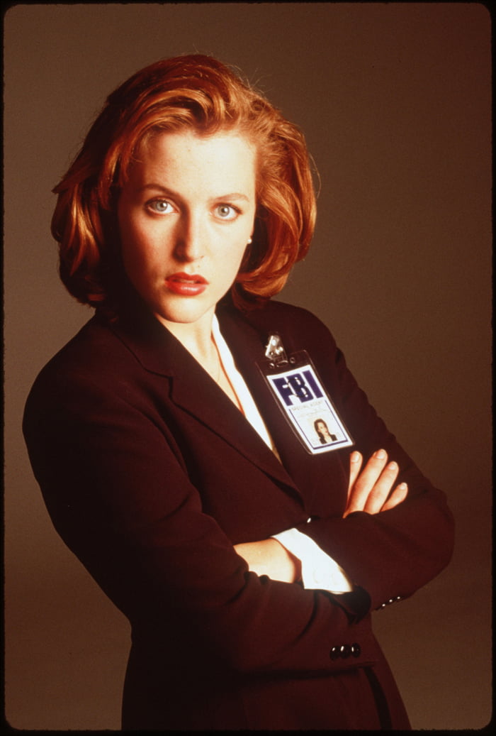 Promotional photo for the first season of The X-Files with Gillian ...