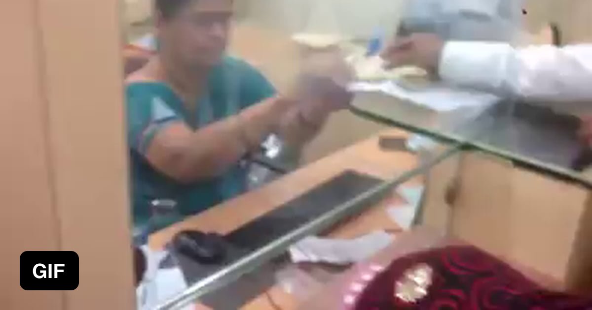 Fastest cashier in the world - 9GAG