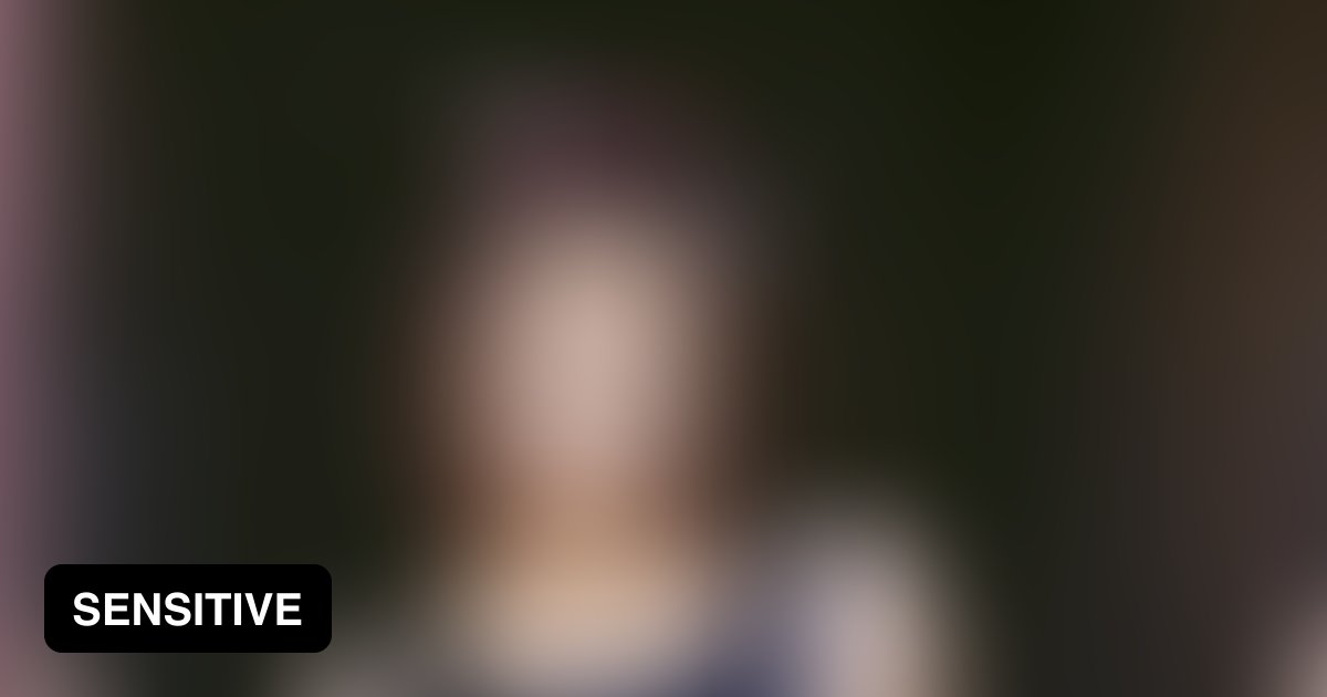 Sandra Bullock in the 90s, looking effortlessly cool with her unique ...