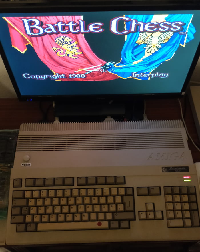 1988 Battle Chess on Amiga 500 - 9GAG