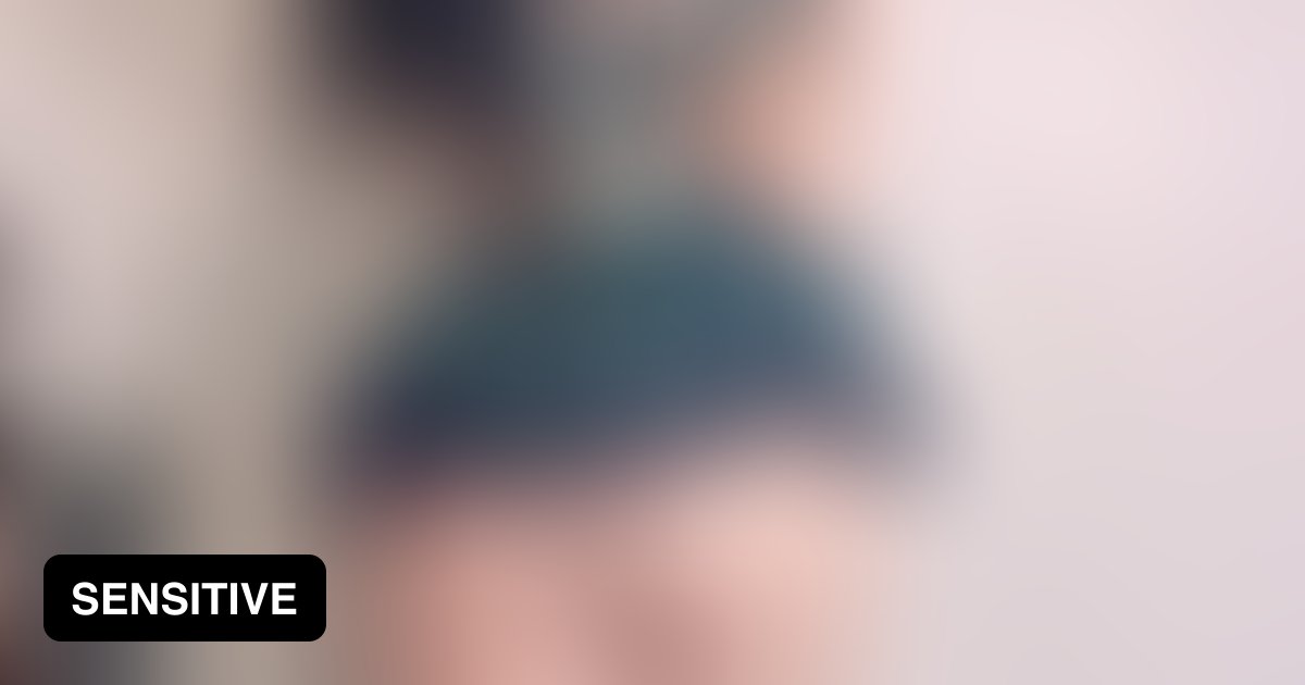 Thick booty Korean girl in mini skirt.. - 9GAG