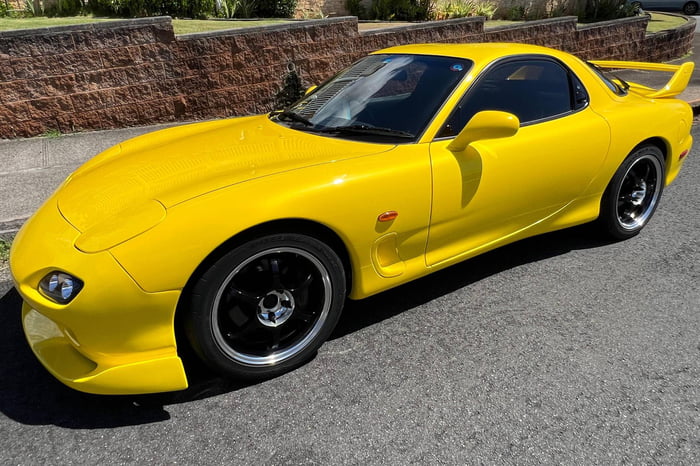 Yellow Mazda FD RX-7 - 9GAG