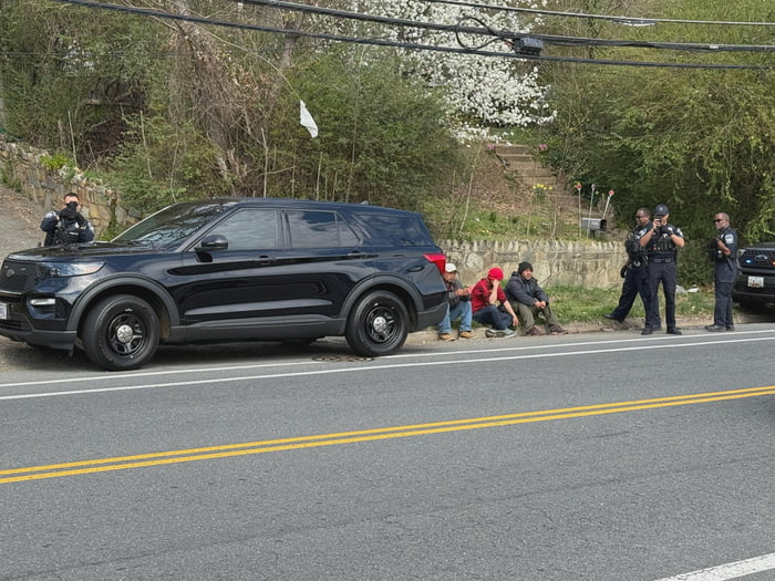 Pentagon police in unmarked vehicles rounding up immigrants (Arlington ...