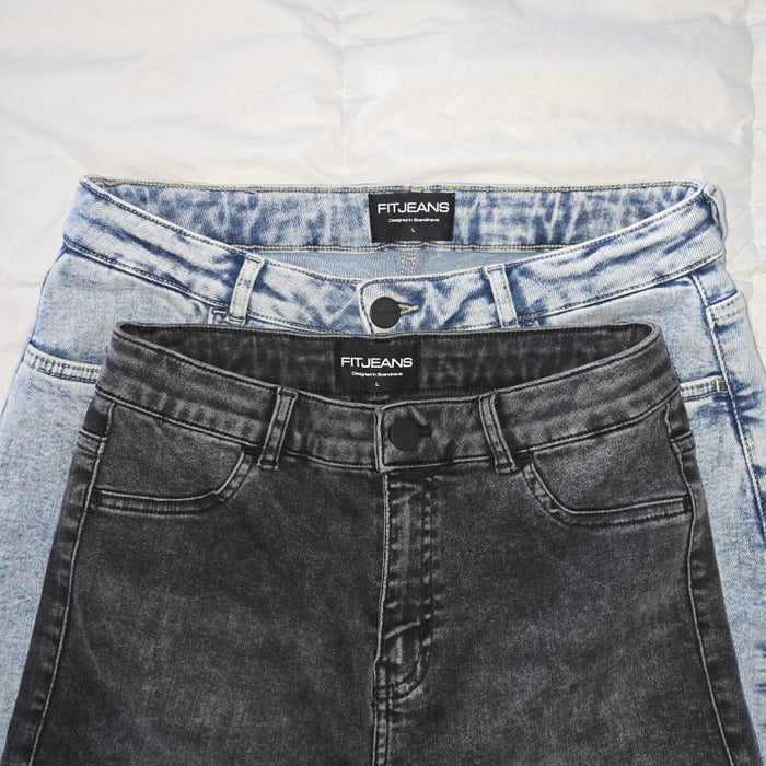 Two pairs of jeans from the same brand, same size - 9GAG