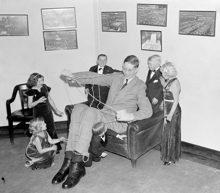2.60m at the time, Robert Wadlow meeting Clarence Chesterfield Howerton ...