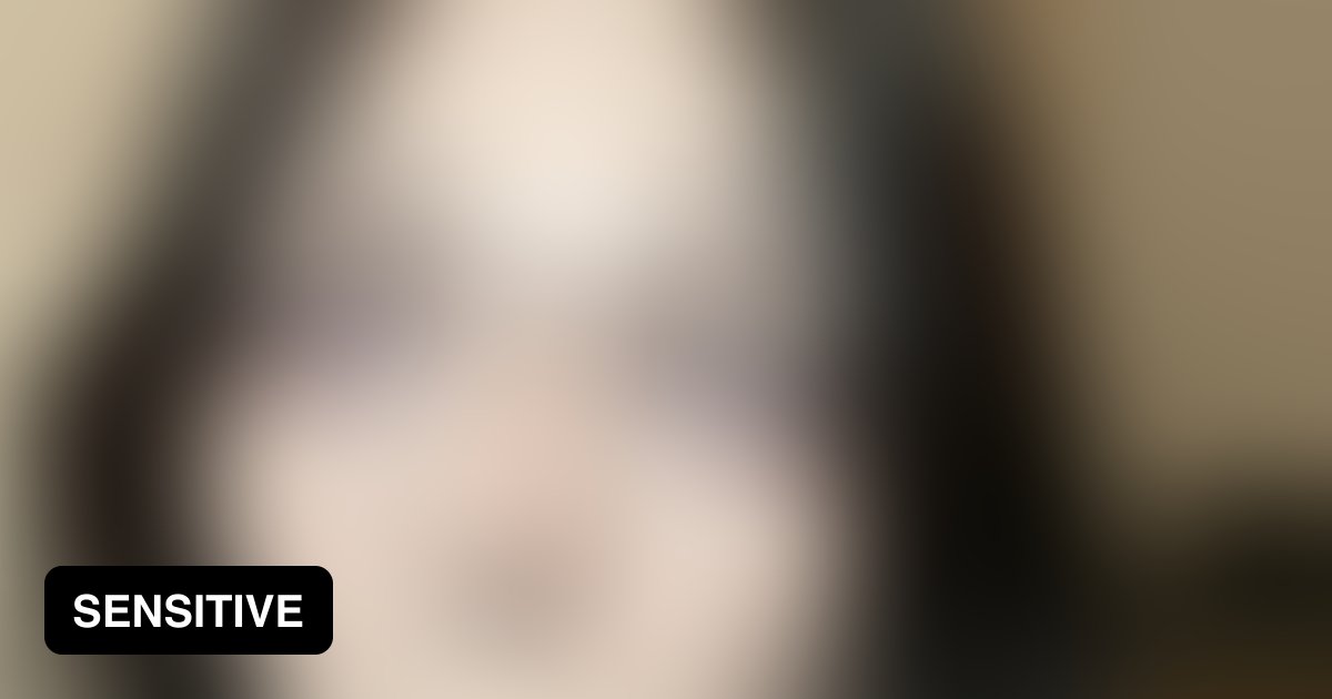 The tease starts with her tongue - 9GAG