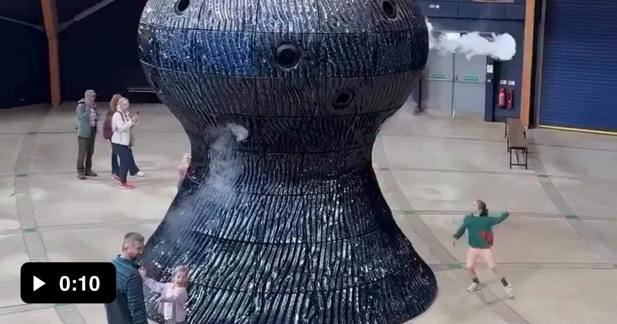 'Infinity Blue' sculpture by Studio Swine - 9GAG