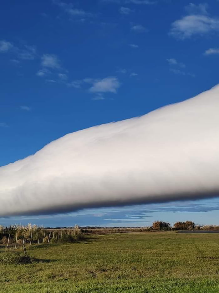 Beautiful cloud today in Villa Gesell! Argentina - 9GAG