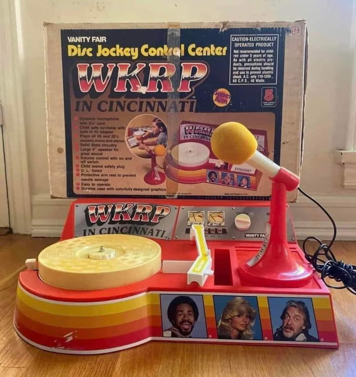 DJ at WKRP cool 1982 - 9GAG