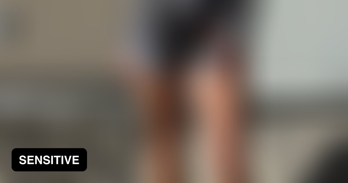 Emma on the roof - 9GAG