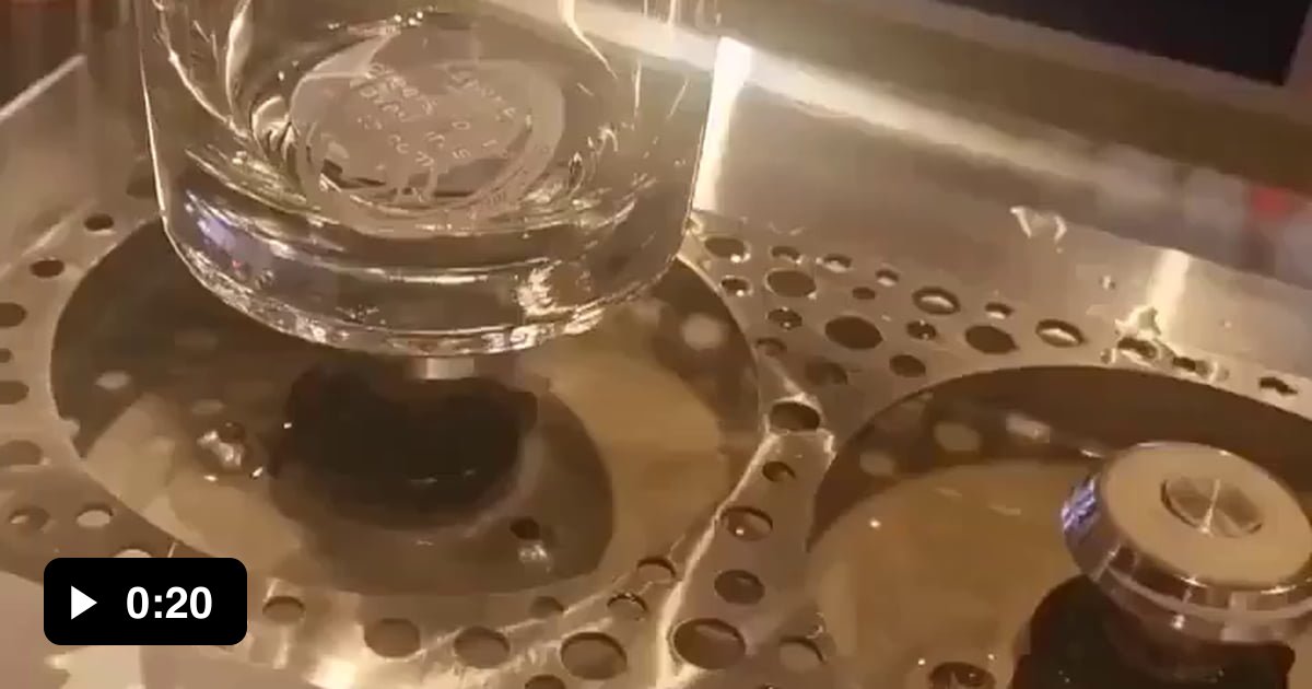 Watching beer fill from the bottom is surprisingly satisfying - 9GAG
