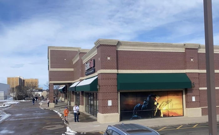 A GameStop in Glendale, Colorado has kept the Halo 3 mural on their ...