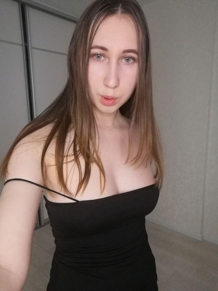 Grab me in this tight black dress - 9GAG
