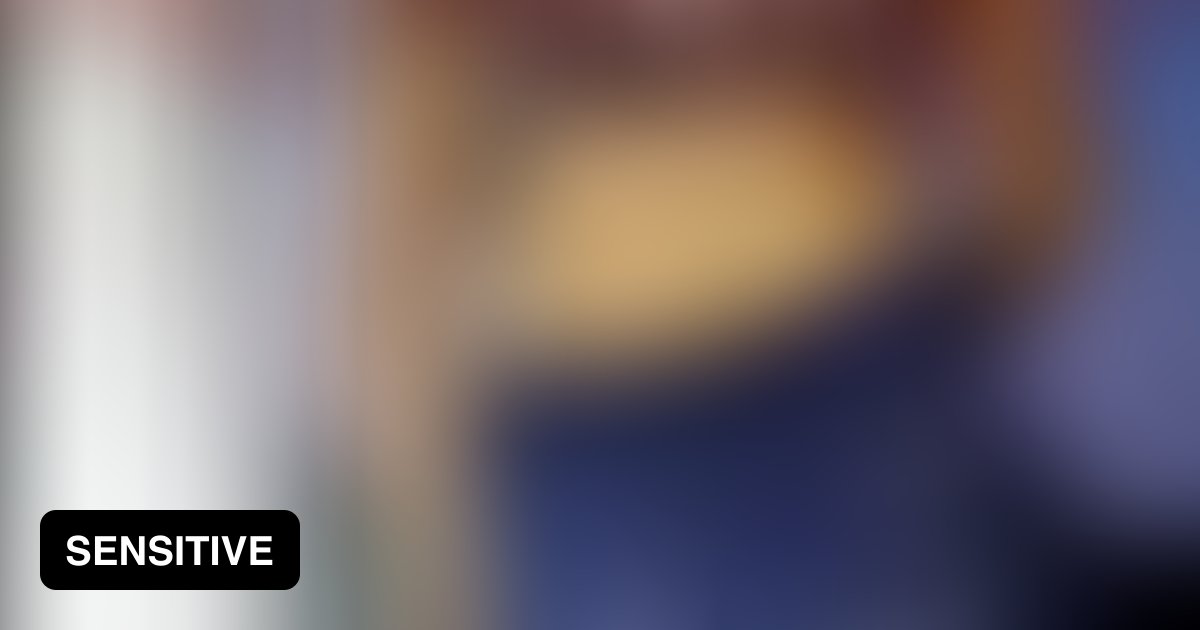 Dancing woman shows herself out - 9GAG