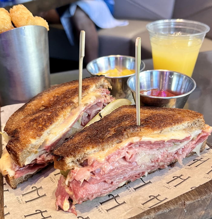 A Reuben at The Henry in Las Vegas - 9GAG